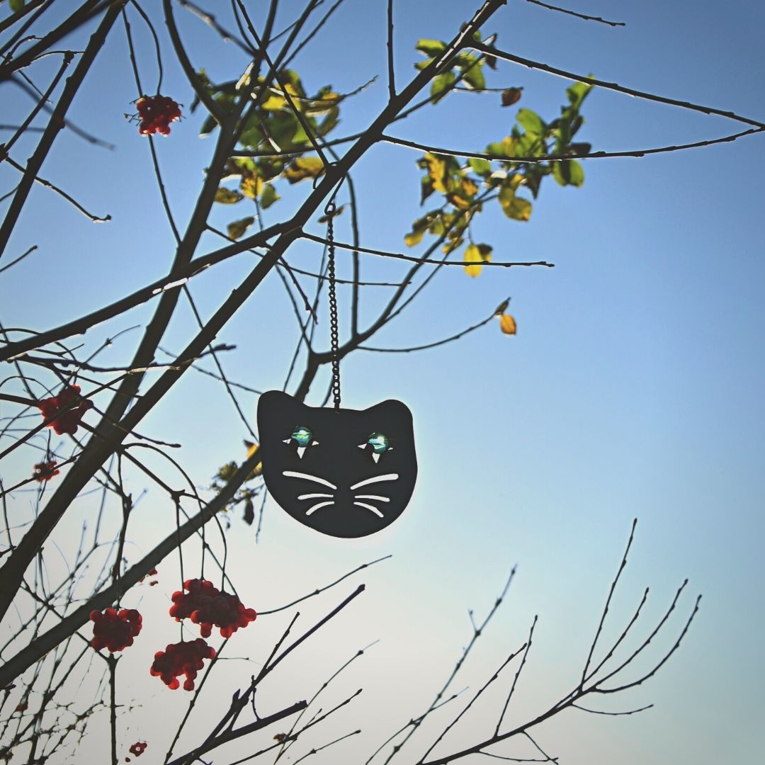 Animal friendly scarecrows and modern bird repellents - Esschert Design